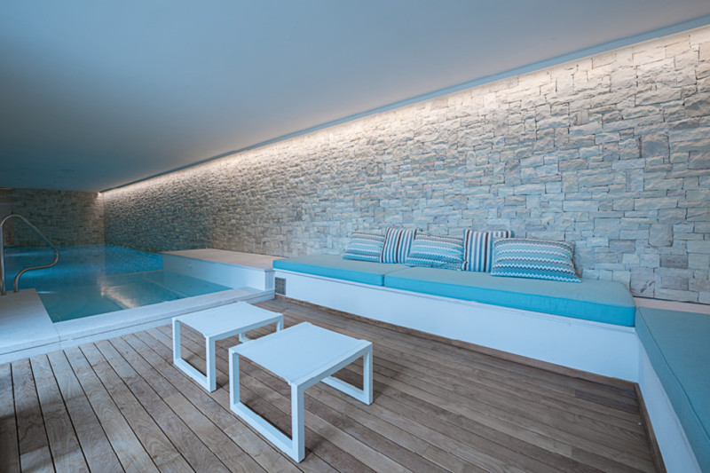 AT™ Ceiling/Wall Grazing System – Luminart Lighting